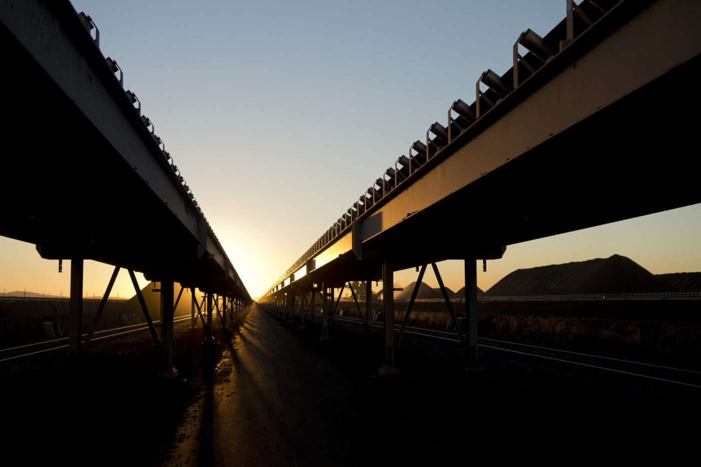 TUNRA Bulk Solids Iron Ore Workshop - How to make materials handling ...