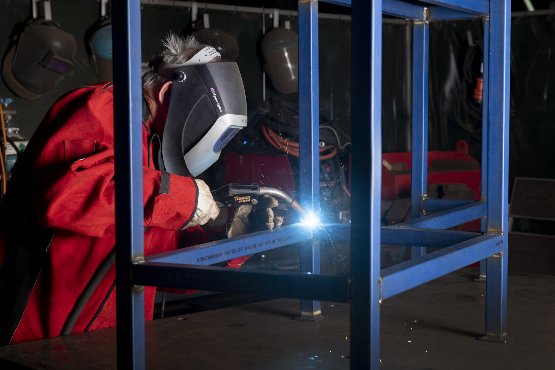 Does TUNRA Bulk Solids provide detailed design for fabrication of bulk ...